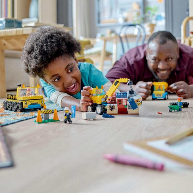 LEGO City - Construction Digger & Wrecking Ball 60391 | Pósters ...