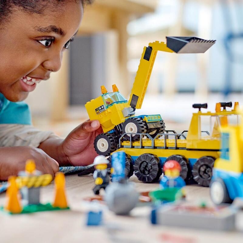 LEGO City - Construction Digger & Wrecking Ball 60391 | Pósters ...