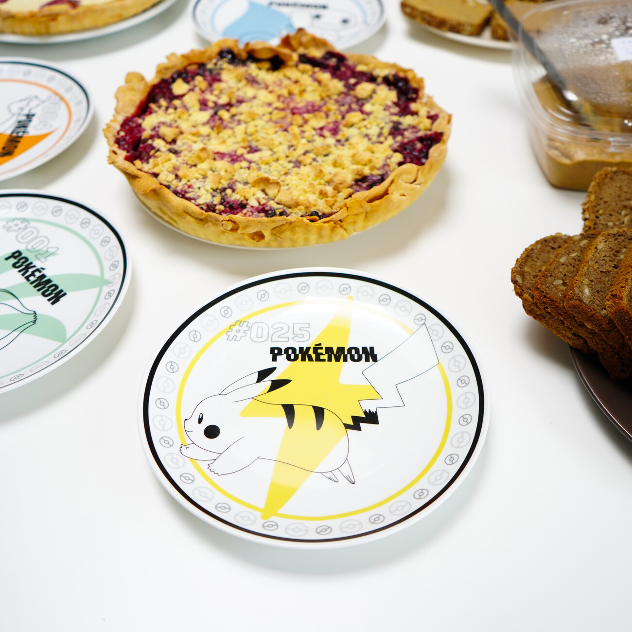 Pokemon - Starters + Pikachu | Tips for original gifts | UKposters